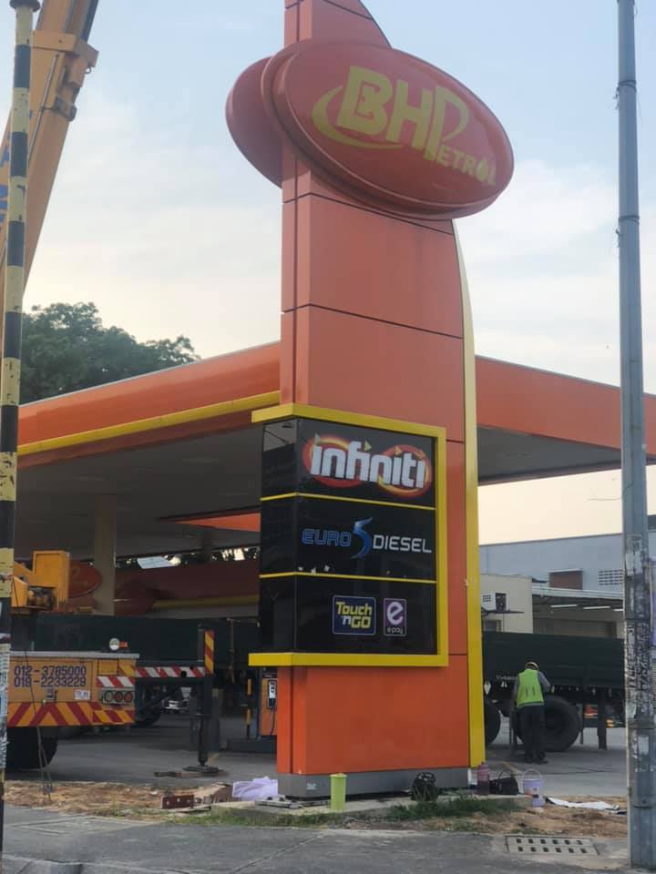 Unipole - Plyon Sign | M2 Signages